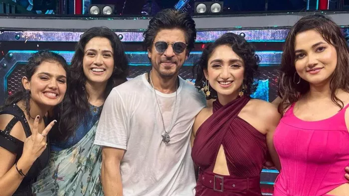 Jawan के सेट पर को-स्टार्स के साथ कैसा था Shah Rukh Khan का रवैया? इस ... Jawan के सेट पर को-स्टार्स के साथ कैसा था Shah Rukh Khan का रवैया? इस ...
