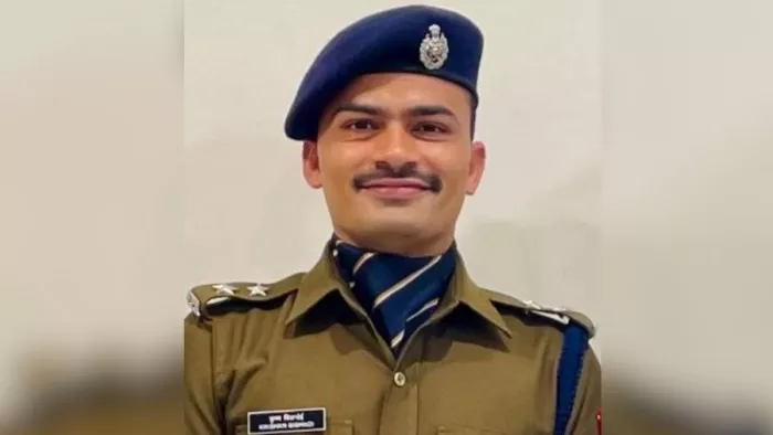 IPS Transfer UP: संभल की कमान संभालेंगे गोरखपुर के एसपी सिटी कृष्ण ...