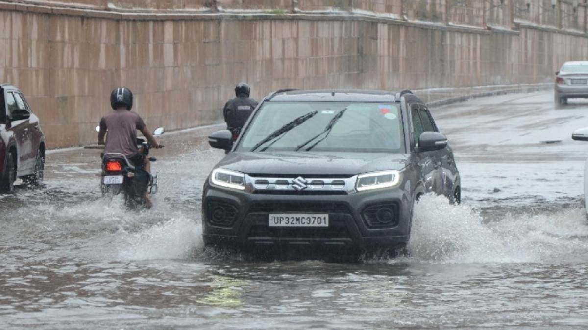 UP Weather: यूपी में 72 घंटों से लगातार बारिश जारी, जन जीवन अस्त-व्यस्त ...