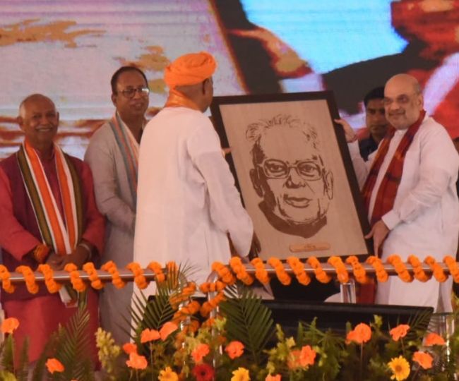 अमित शाह बोले- ऐसी आवाज लगाओ कि कांग्रेस की गोद में बैठे लोगों के हृदय ...