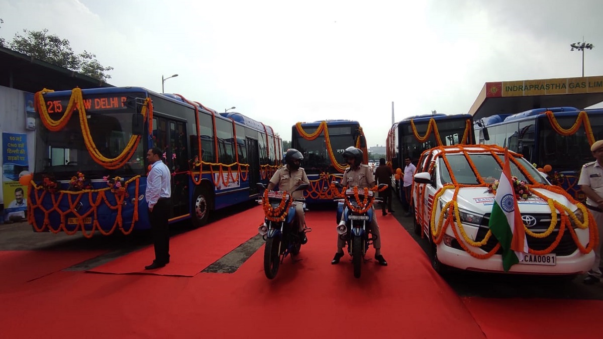Delhi CNG Buses: दिल्लीवासियों का सफर होगा और आसान, CM केजरीवाल ने 50 ...