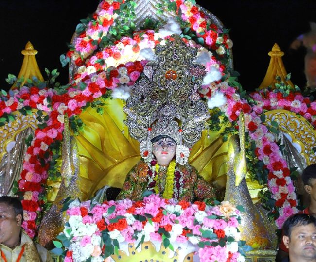 Ram Barat Agra: ऐतिहासिक राम बरात में उमड़ा शहर, श्रीराम के स्वरूप की ...