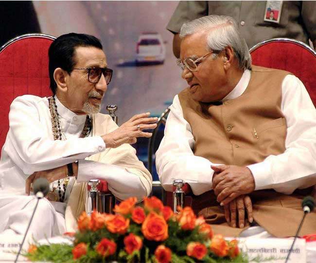 35 साल पहले बाल ठाकरे ने थामा था भाजपा का हाथ, कुर्सी के लिए शिवसेना ने ...