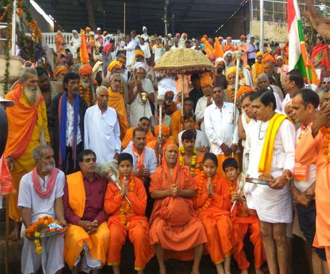 Pushkar Fair: साधु-संतों ने पुष्कर में किया शाही स्नान, देशी-विदेशी ...