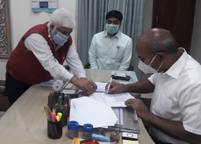 एवी राजमौलि ने मंडलायुक्त का कार्यभार संभाला - AV Rajamouli takes over ...