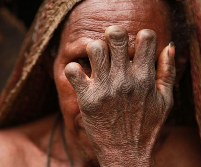 दिल दहला देगी इस जनजाति की खूंखार परंपरा, परिवार में मौत के बाद काट ...