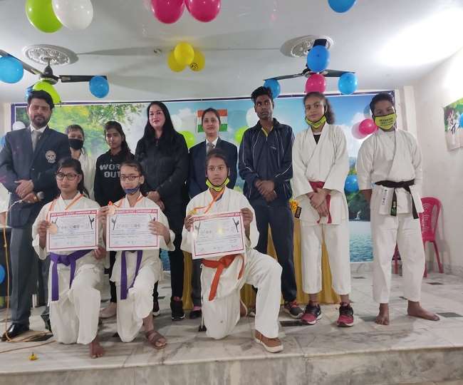 कराटे की राष्ट्रीय प्रतियोगिताओं में पदक जीतने वाले प्रतिभावान ...