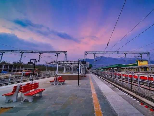 न्यू ऋषिकेश रेलवे स्टेशन बनकर हो गया है तैयार, जानिये क्या-क्या खास है ...