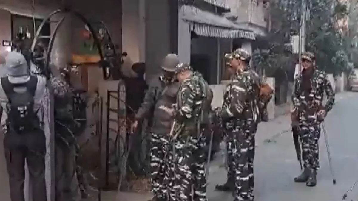 ED Raid in Bengal: बंगाल में फिर एक्शन में ईडी, ममता के दो मंत्रियों के ...