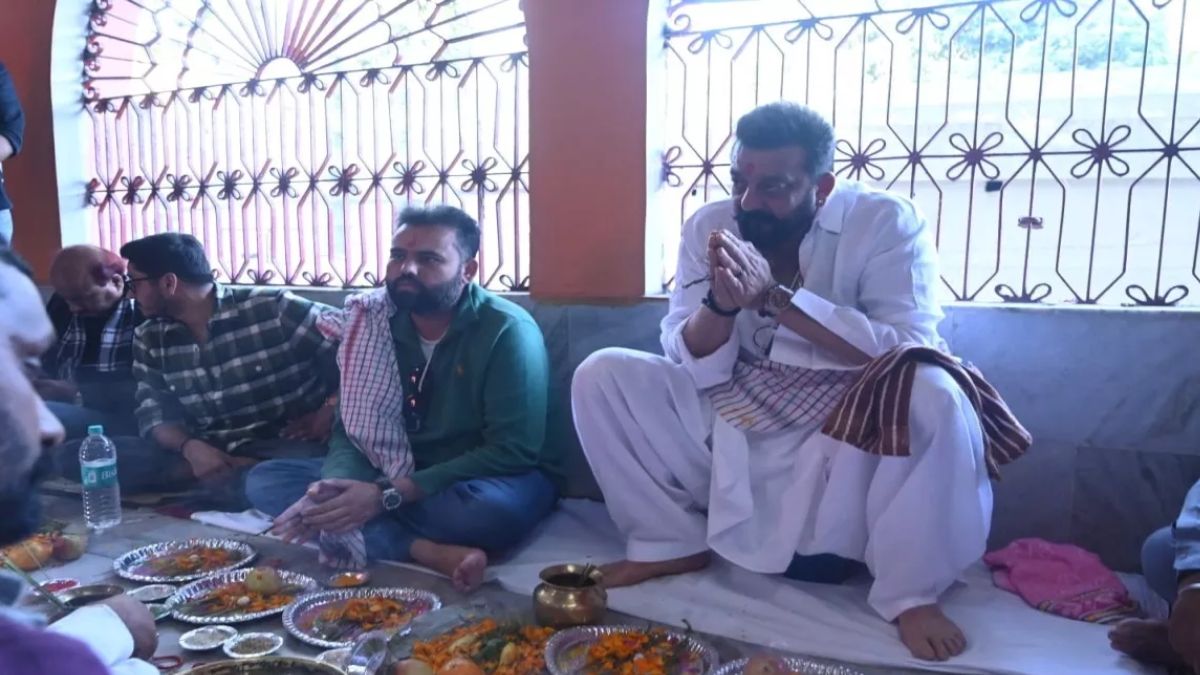 Ram Mandir Ceremony: अयोध्या राम मंदिर प्राण प्रतिष्ठा में Sanjay Dutt ...