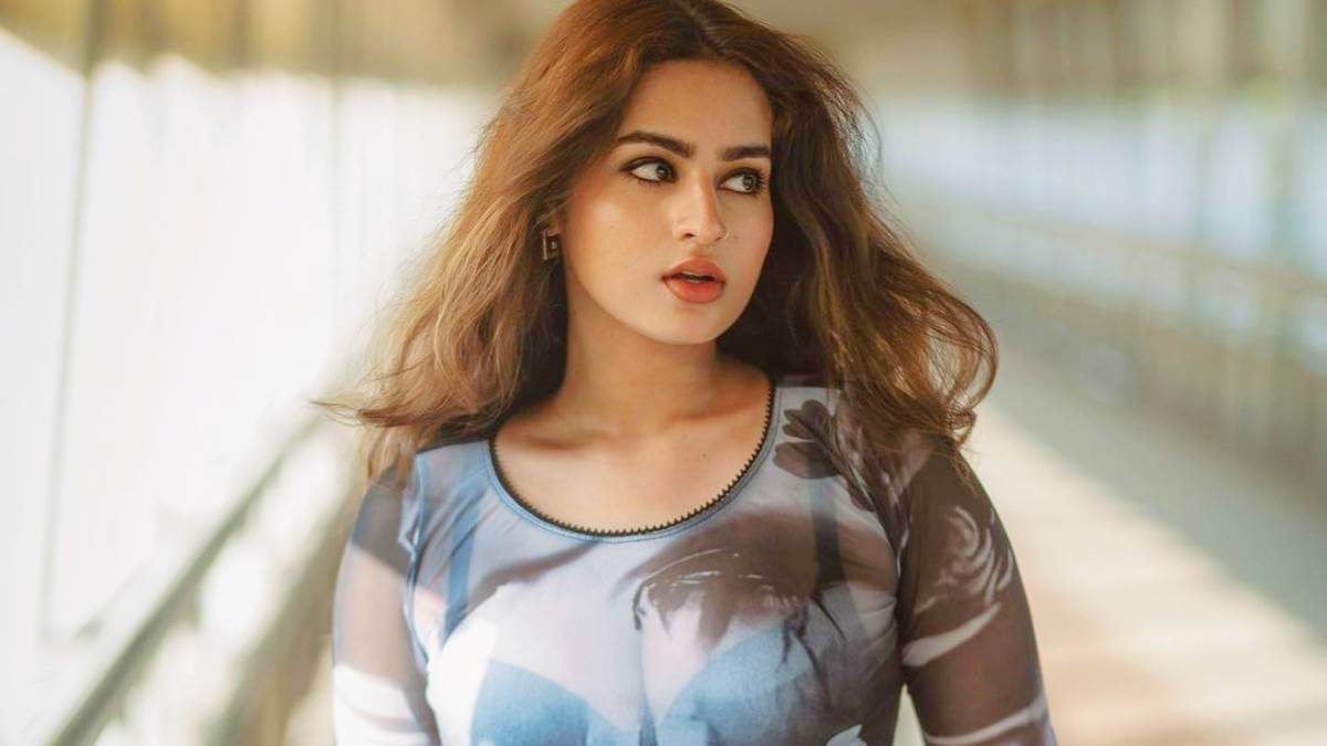 Ayesha Khan के बचपन की तस्वीर देख चौंके लोग, ट्रांसफॉर्मेशन पर यकीन करना हुआ मुश्किल, पूछ बैठे ...