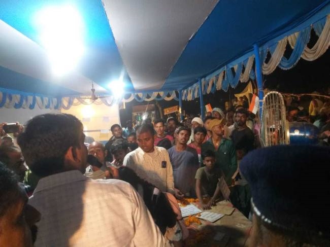 एसडीओ ने वैकल्पिक मार्ग निर्माण का दिया आश्वासन, अनशन समाप्त - sdo gave ...