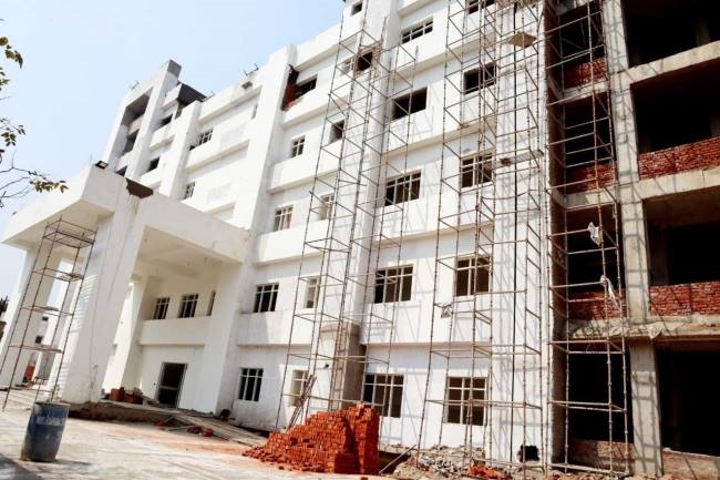 महर्षि देवरहा बाबा मेडिकल कालेज के निर्माण कार्य में आई तेजी - The ...