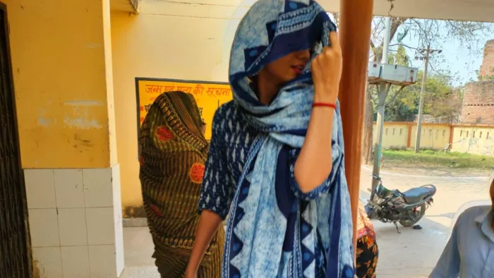 UP News: जब सरकारी अस्पताल में मरीज बनकर पहुंचीं घूंघट वाली SDM, डाक्टर ...