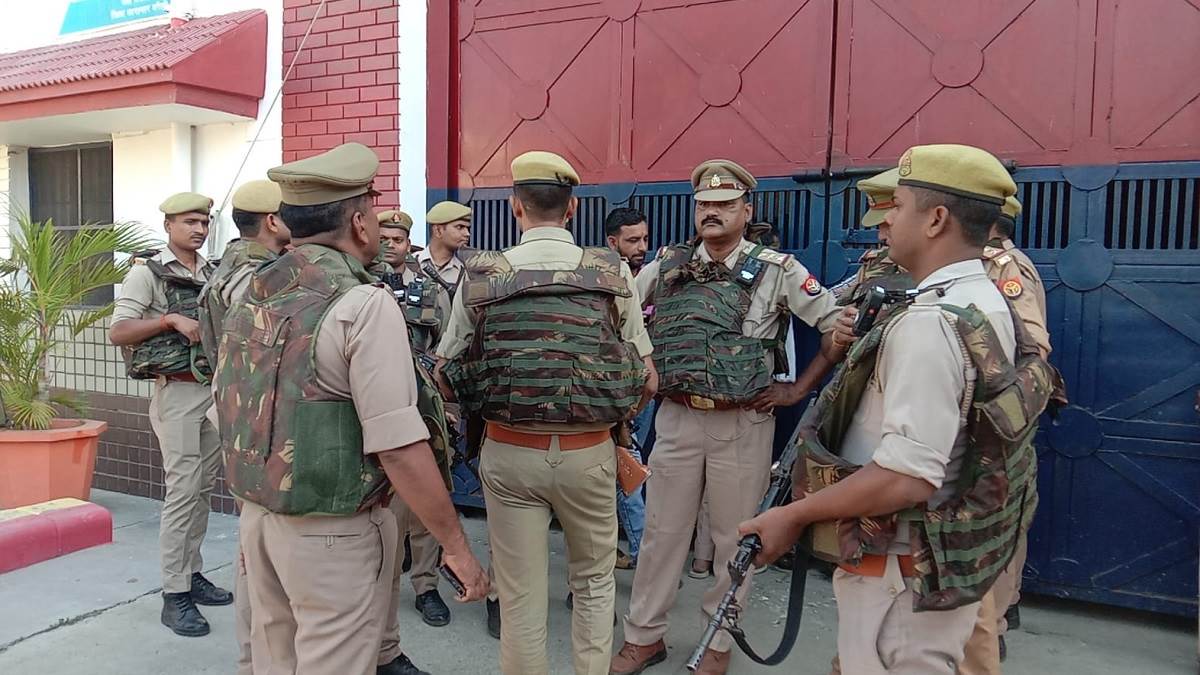 Umesh Pal उमेश पाल हत्याकांड के आरोप‍ित अशरफ को बरेली जेल से लेकर प्रयागराज पुलिस रवाना आज 