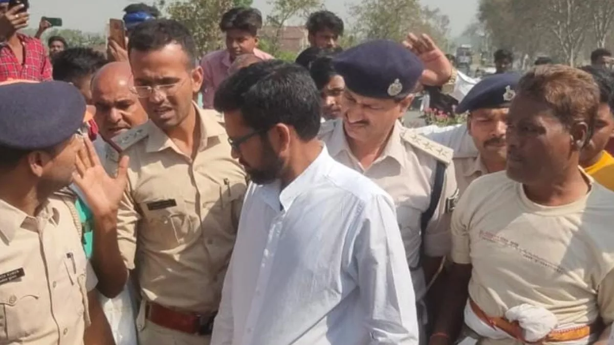 Saran: मशरक में बाबा साहब की प्रतिमा को असामाजिक तत्वों ने किया ...