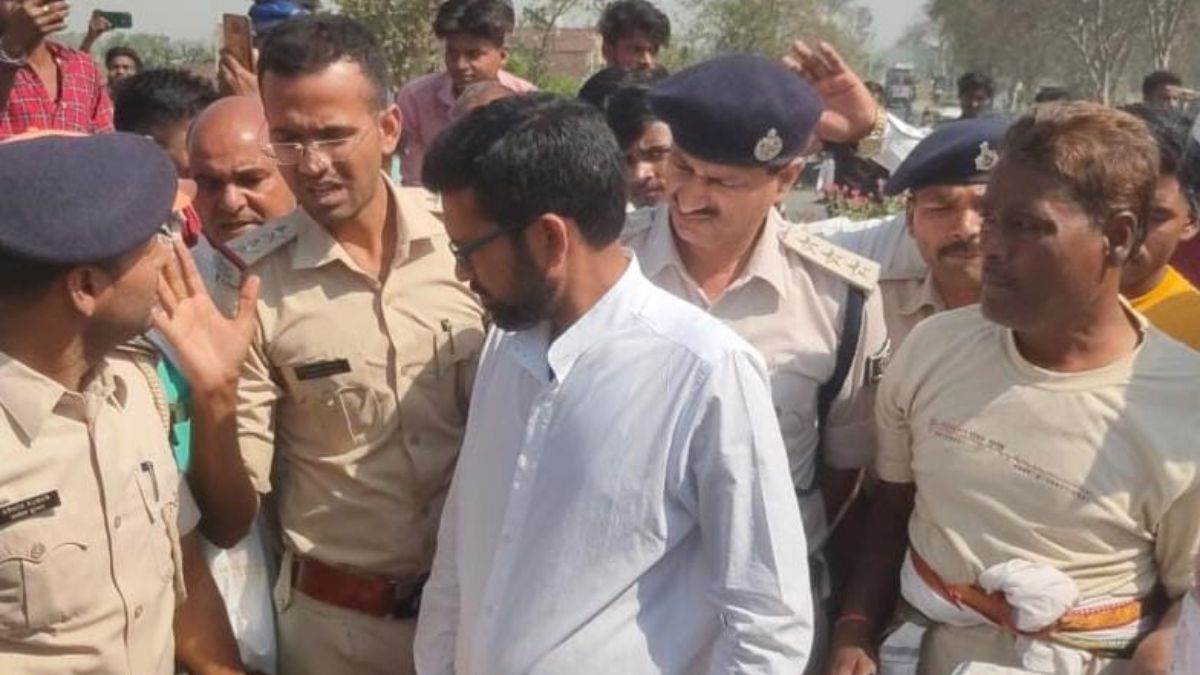 Bihar News: छपरा में भीमराव अंबेडकर की प्रतिमा को असामाजिक तत्वों ने ...