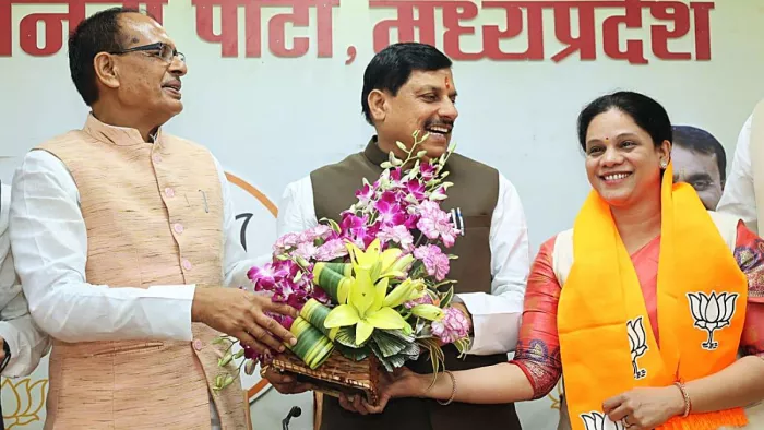मध्य प्रदेश में पूर्व विधायक पारूल साहू की घर वापसी, 500 लोगों ने ली ...