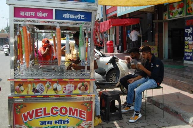 तापमान में वृद्धि, उमस से लोग बेहाल - after rainfall rise in ...