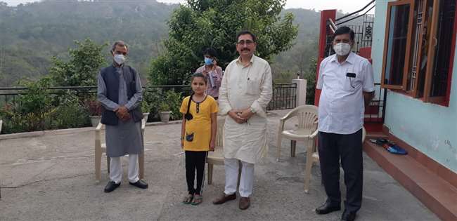 कशिश की परवरिश को आगे आए विपिन सिंह परमार, बेसहारा बच्ची की पढ़ाई व ...