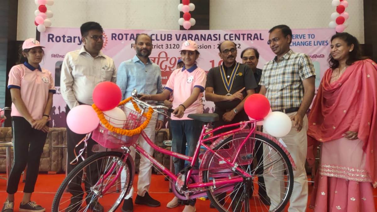 रोटरी क्लब वाराणसी सेंट्रल ने बालिका सशक्तिकरण को मजबूत करने का लिया ...