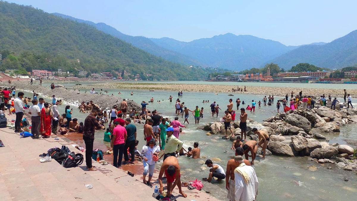 Rishikesh आ रहे पर्यटक सावधान! स्नान के लिए सुरक्षित नहीं ये गंगा घाट ...