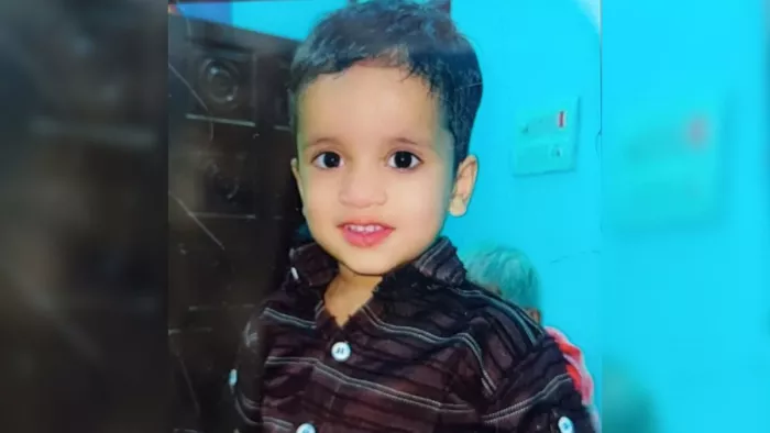 Dankaur Septic Tank Accident: कुत्ते के पीछे दौड़ता हुआ बच्चा पड़ोसी के ...