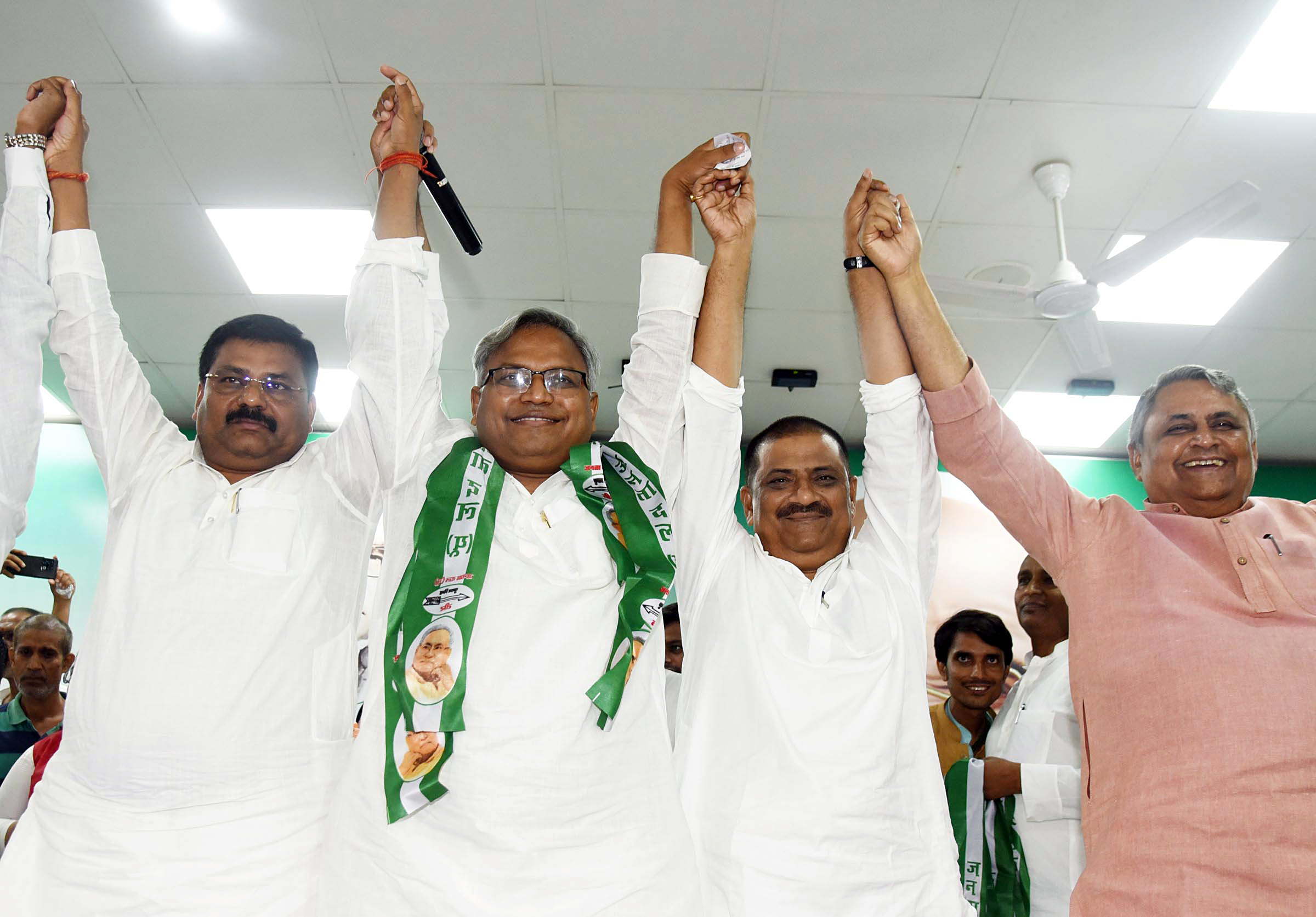 Manish Verma: जदयू में पूर्व IAS मनीष वर्मा बने नंबर-2, समझें Nitish ...