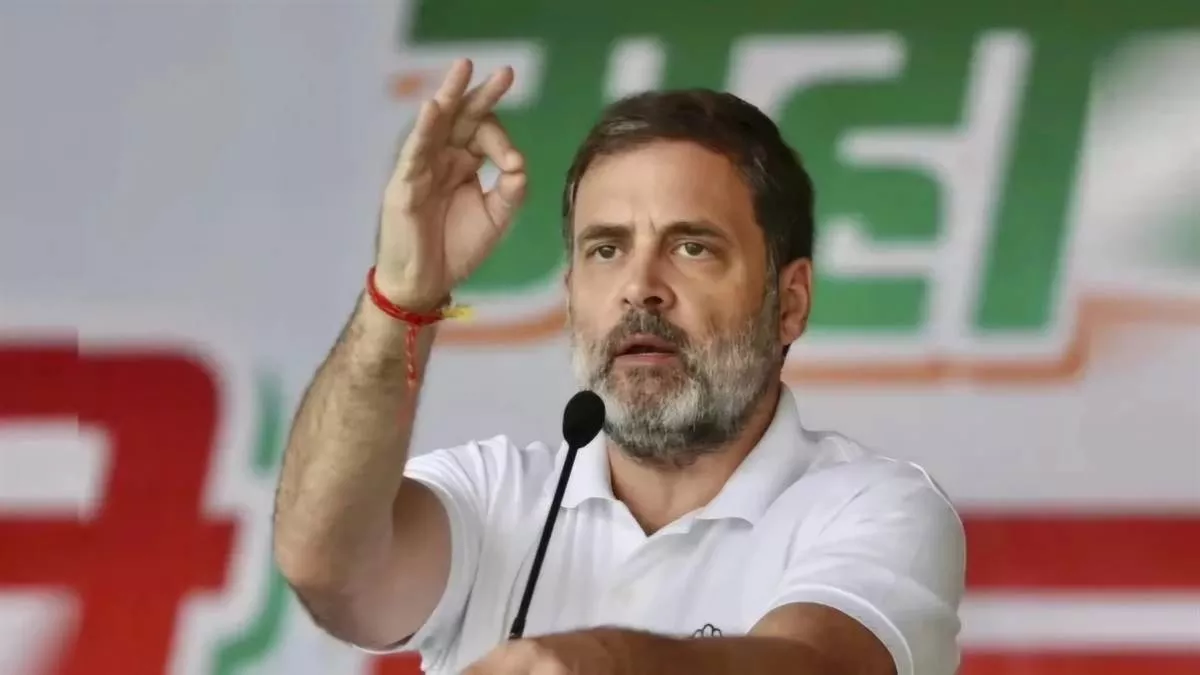 ग्रेटर नोएडा पहुंचे राहुल गांधी, फैक्ट्री कर्मियों से की मुलाकात; उत्पादन प्रक्रिया को भी करीब ...