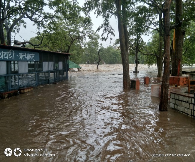 Chitrakoot Flood Alert: चित्रकूट में 24 घंटे से हो रही बारिश, मंदाकिनी ...