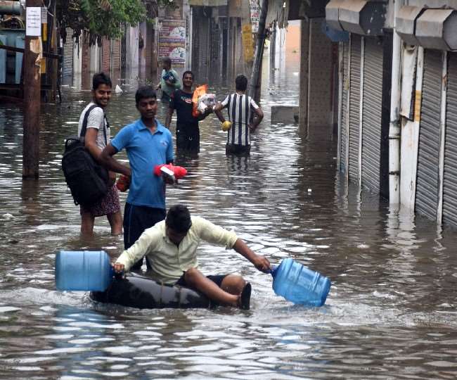 UP FLOOD News Update: बाढ़ से 24 जिलों के 605 गांव प्रभावित, खतरे के ...