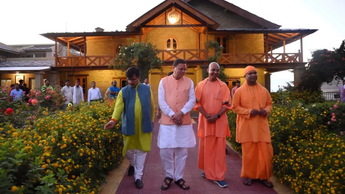 सीएम धामी ने मायावती आश्रम में की योग साधना, यह है 123 साल पुराने आश्रम ...