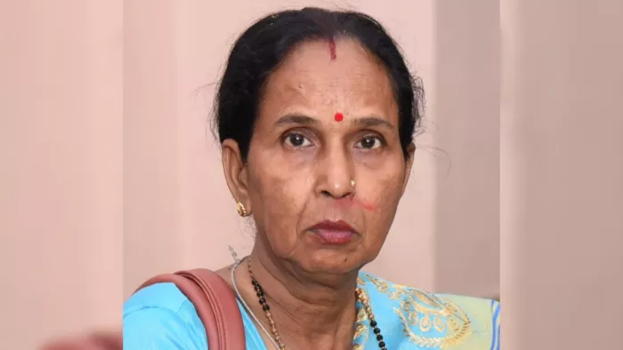 लखनऊ में मह‍िला वन अधिकारी की हत्या, बेटी-दामाद को कमरे में बंद कर पत‍ि ...
