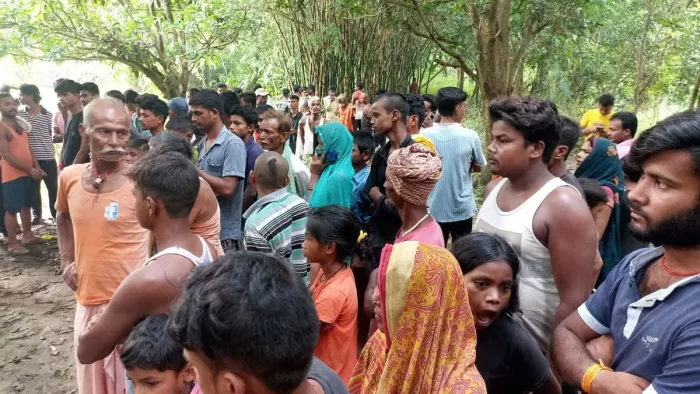 Bihar Crime: सीतामढ़ी में पेड़ से लटका मिला महिला और बच्ची का शव, हत्या ...