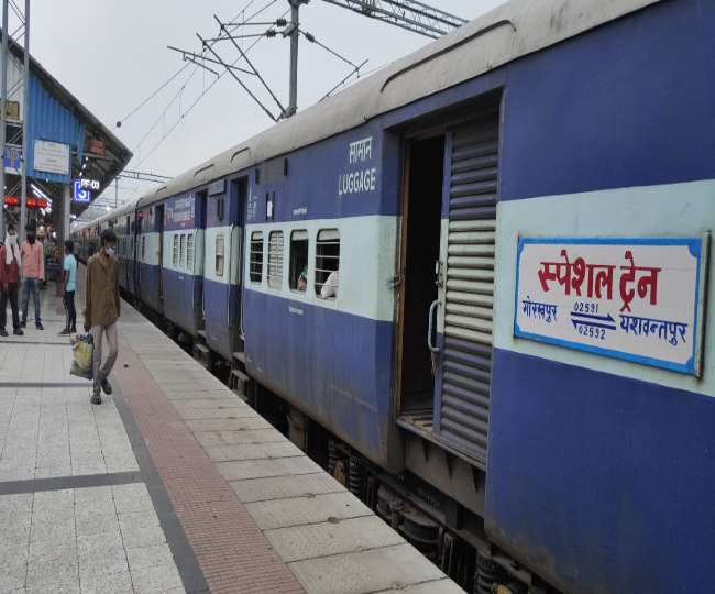 गोरखपुर से 1673 यात्रियों को लेकर यशवंतपुर के लिए रवाना हुई पहली नई ...