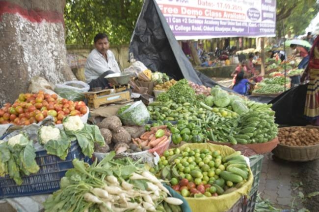 महंगाई का तड़का, सब्जियों ने बिगाड़ा रसोई की बजट - price of vegetable ...