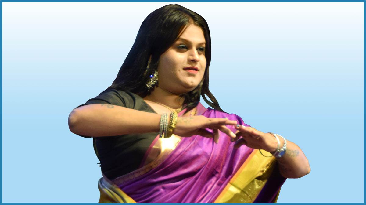 पहली ट्रांसजेंडर कलाकार देविका देवेंद्र एस मंगलामुखी की संघर्ष भरी ...