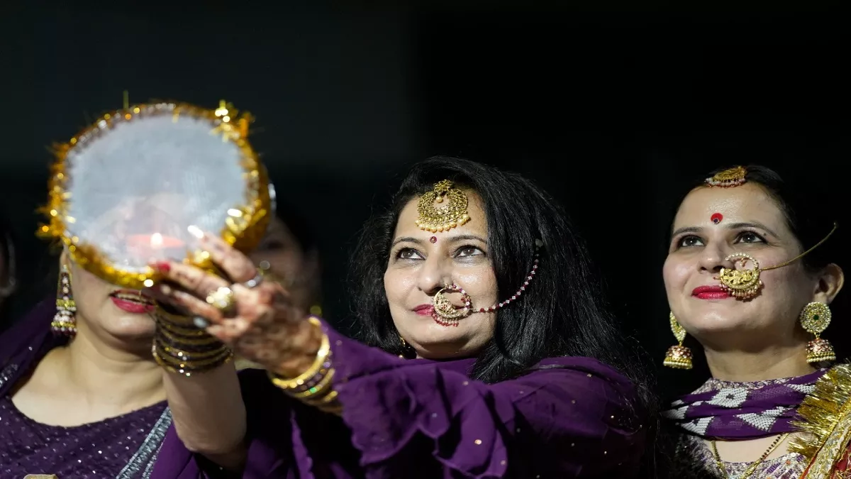 Karwa Chauth Moon Rise Time Today Delhi Agra Mumbai Pune Lucknow Jaipur ...