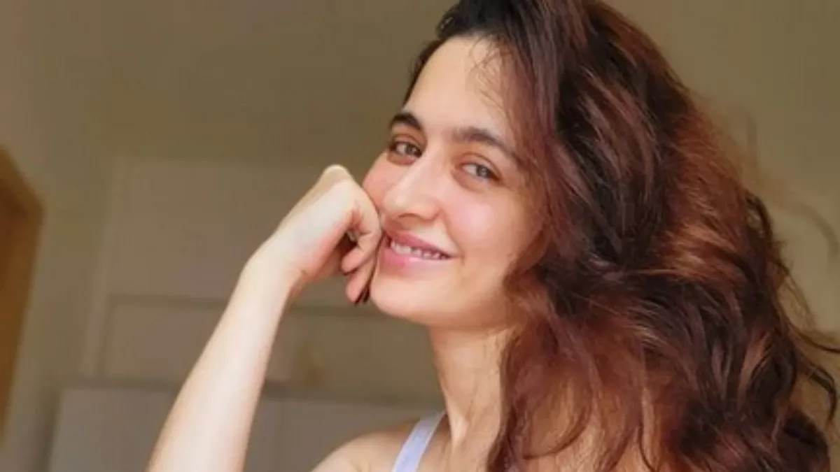 Sanjeeda Sheikh फिर हुईं कैमरे के सामने बोल्ड, चेहरा छुपाते हुए नेटेड ...