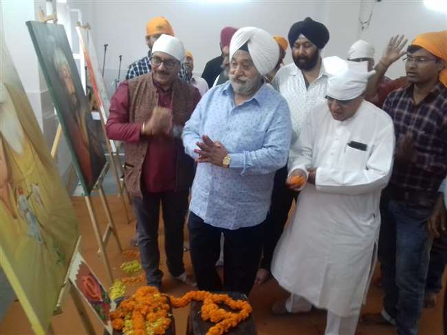 Prakash Parva of Guru Nanak : हर ओर बह रही भक्ति की बयार, शबद-कीर्तन ...