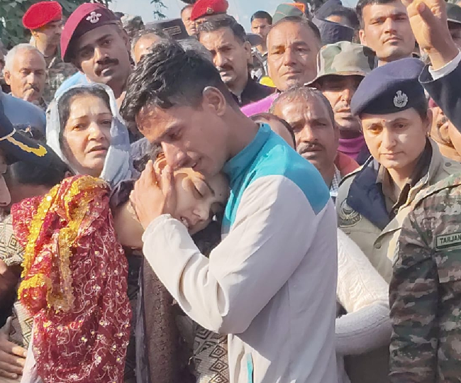 अंनत यात्रा पर निकले बलिदानी राकेश कुमार, पत्नी ने 'भारत माता की जय' का ...