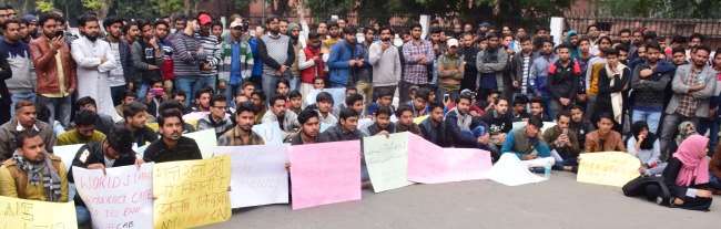 Citizenship Amendment Bill: एएमयू में खाने का बहिष्कार, जंग का एलान ...