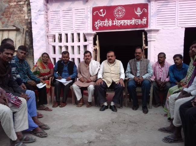 दिल्ली अनाज मंडी में मृतकों के परिवार को मिले सरकारी नौकरी - The family ...