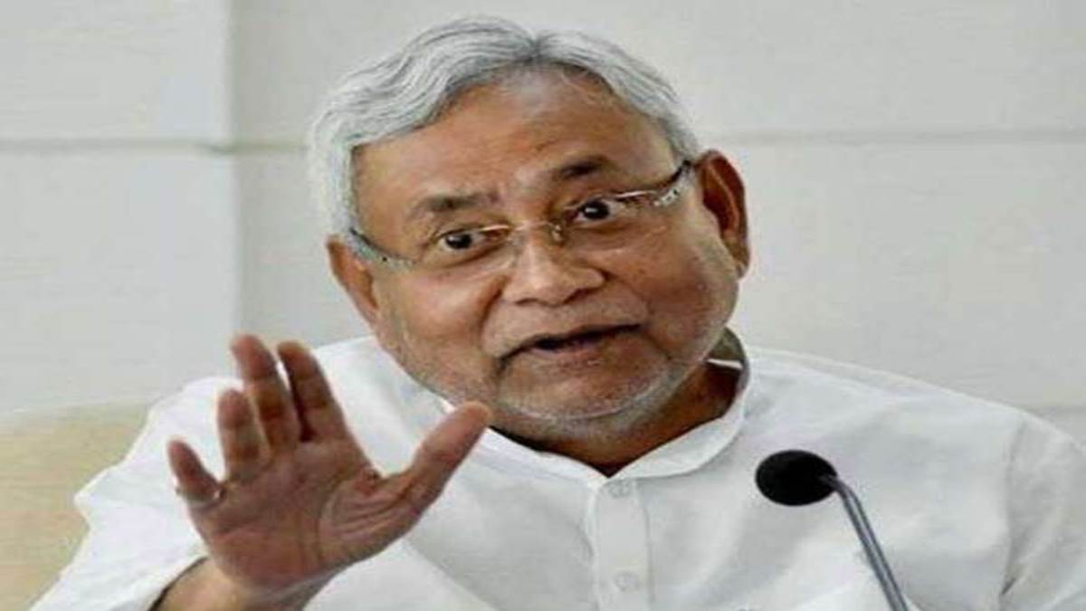 जब पटना DM को बुलाकर बोले सीएम नीतीश, छात्रा को 3 साल बाद भी क्‍यों ...