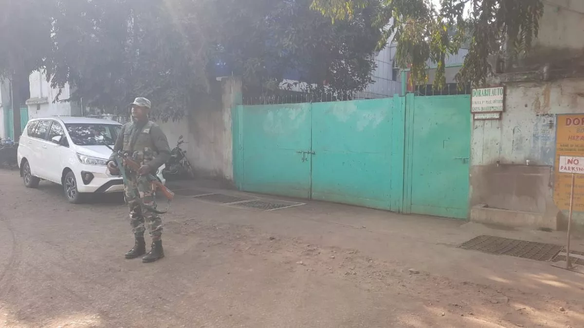 आयकर विभाग ने दोराबजी ऑटो समेत 6 जगहों पर की छापेमारी, सवा करोड़ नकद ...