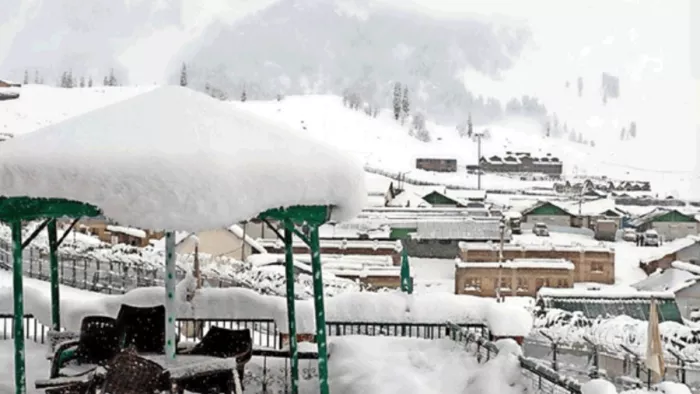 Jammu Weather: पत्नीटाप और सनासर में हिमपात, जम्मू में हल्की धूप, हवाई ...