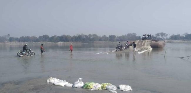 बढ़ा जलस्तर, खरीद-दरौली पीपा पुल के दो नाके जलमग्न - Photo--The water ...