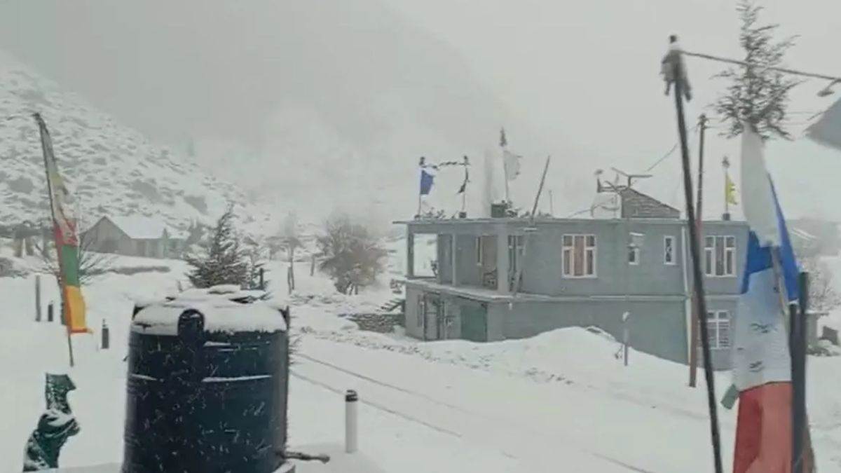 Kullu Weather: कुल्लू में बर्फबारी से 12 गांवों में छाया अंधेरा ...