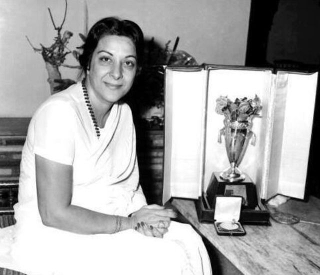 National Film Awards की इस कैटगरी से हटा Nargis Dutt का नाम, दादा साहेब ...