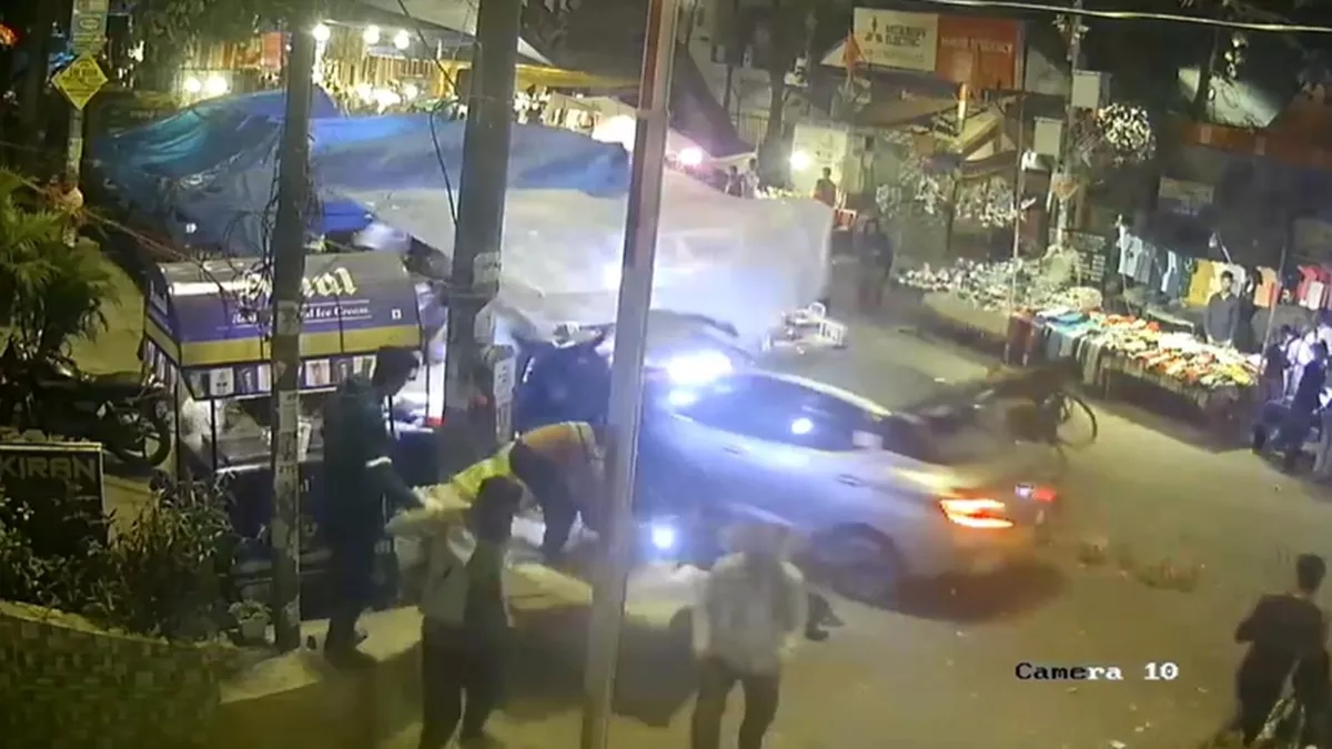 दिल्ली में हादसे का खतरनाक VIDEO: मयूर विहार फेस-3 के बाजार में घुसी ...